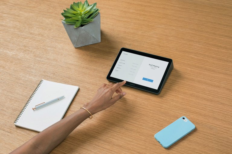 Logitech Tap: budget-friendly touch screen for meeting rooms - Techzine ...