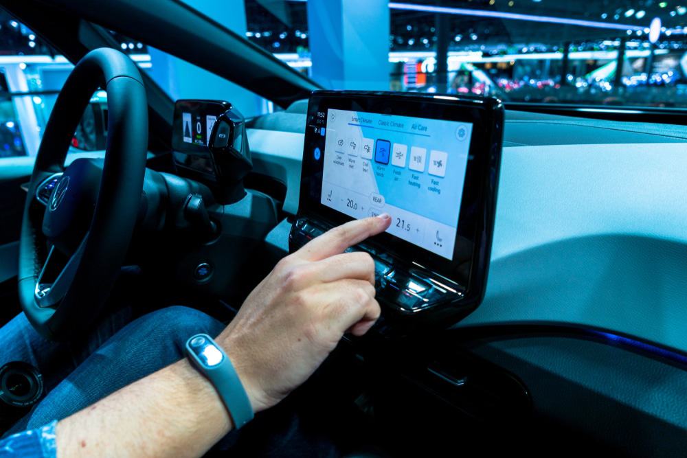 Car companies and chip industry at odds over chip shortages - Techzine ...