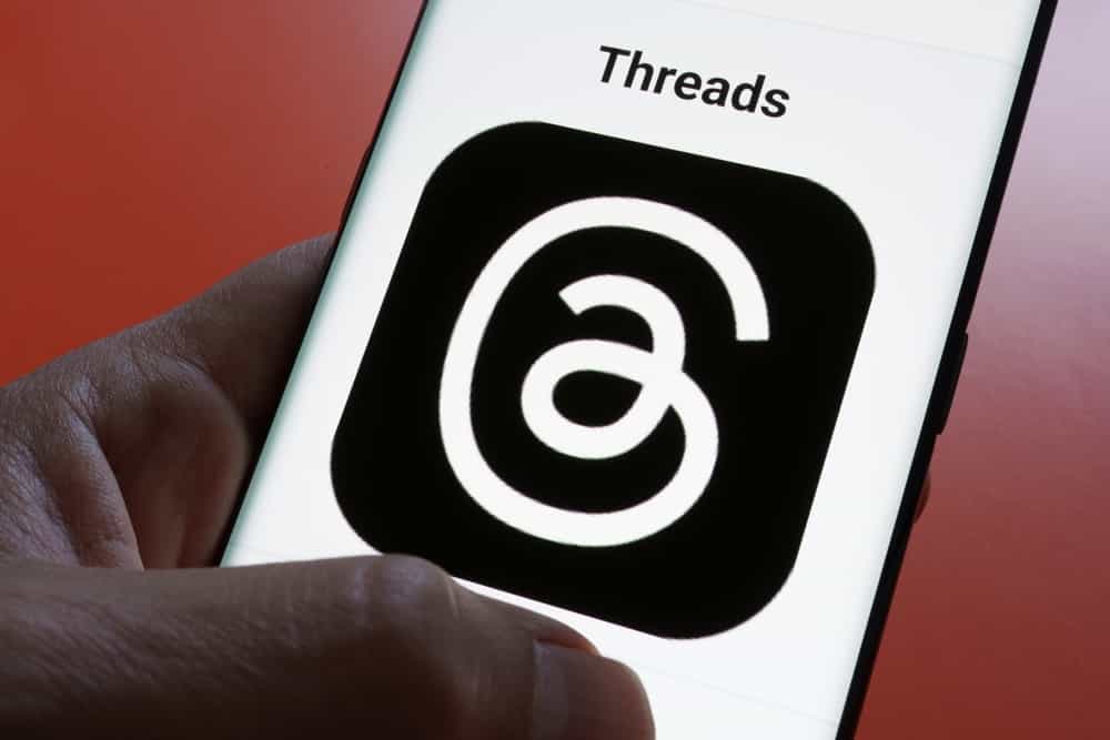Threads keeps growing in downloads and active users - Techzine Global