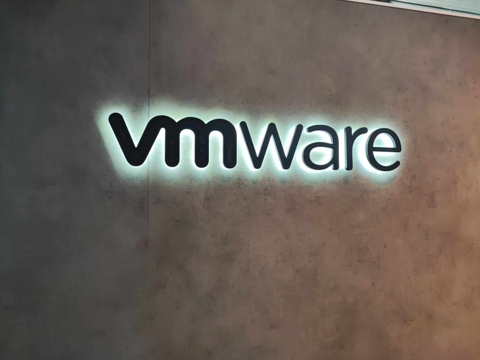 HPE VM Essentials Software is the easy alternative to VMware vSphere ...