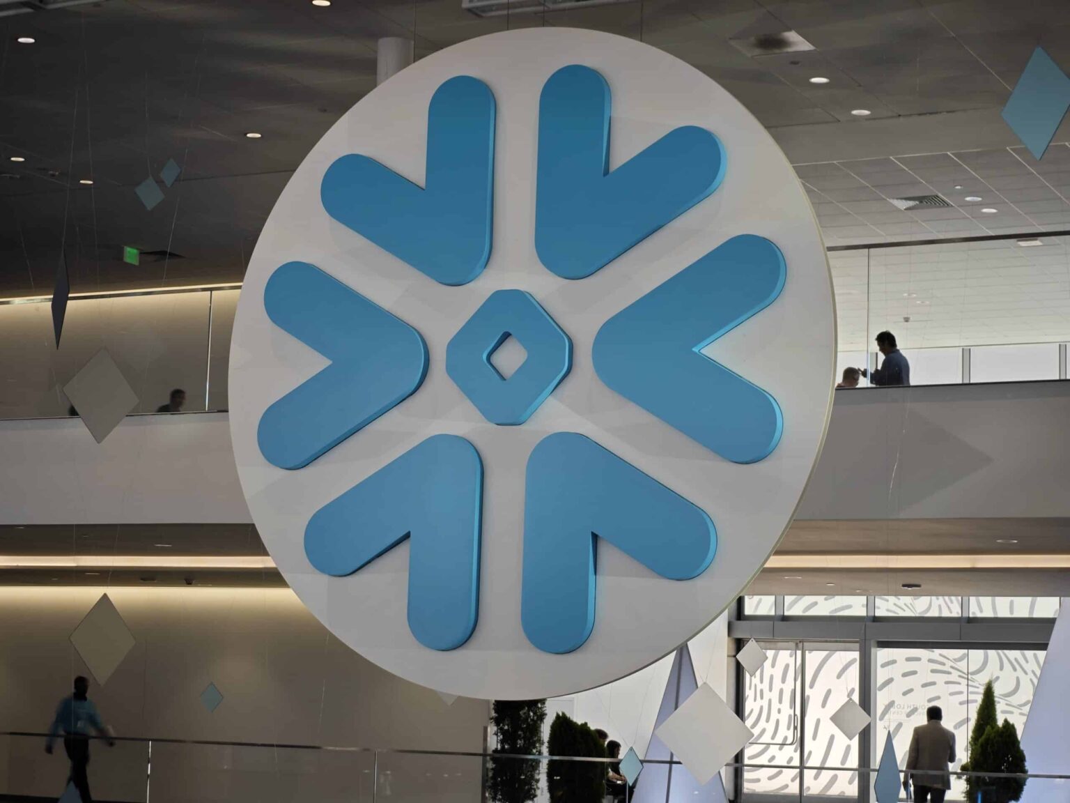 Snowflake enters enterprise PostgreSQL market with acquisition of Crunchy Data - Techzine Global