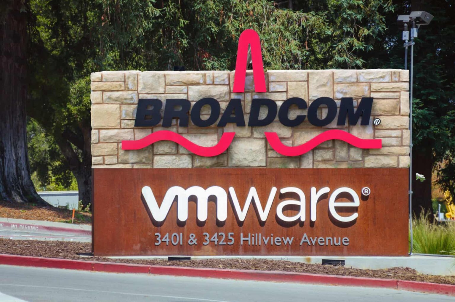 EU Court examines Broadcom's dominant position after VMware deal ...