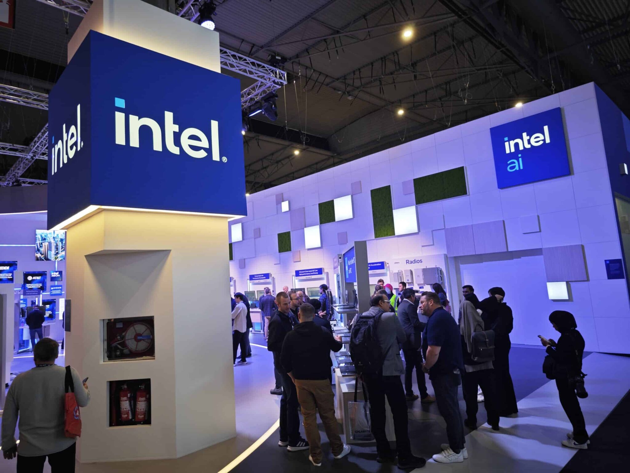 SoftBank invests $2 billion in Intel, government aims for 10 percent ...