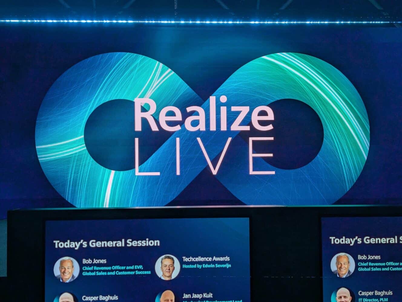 Siemens adds AI copilot and VR features to NX software - Techzine Global