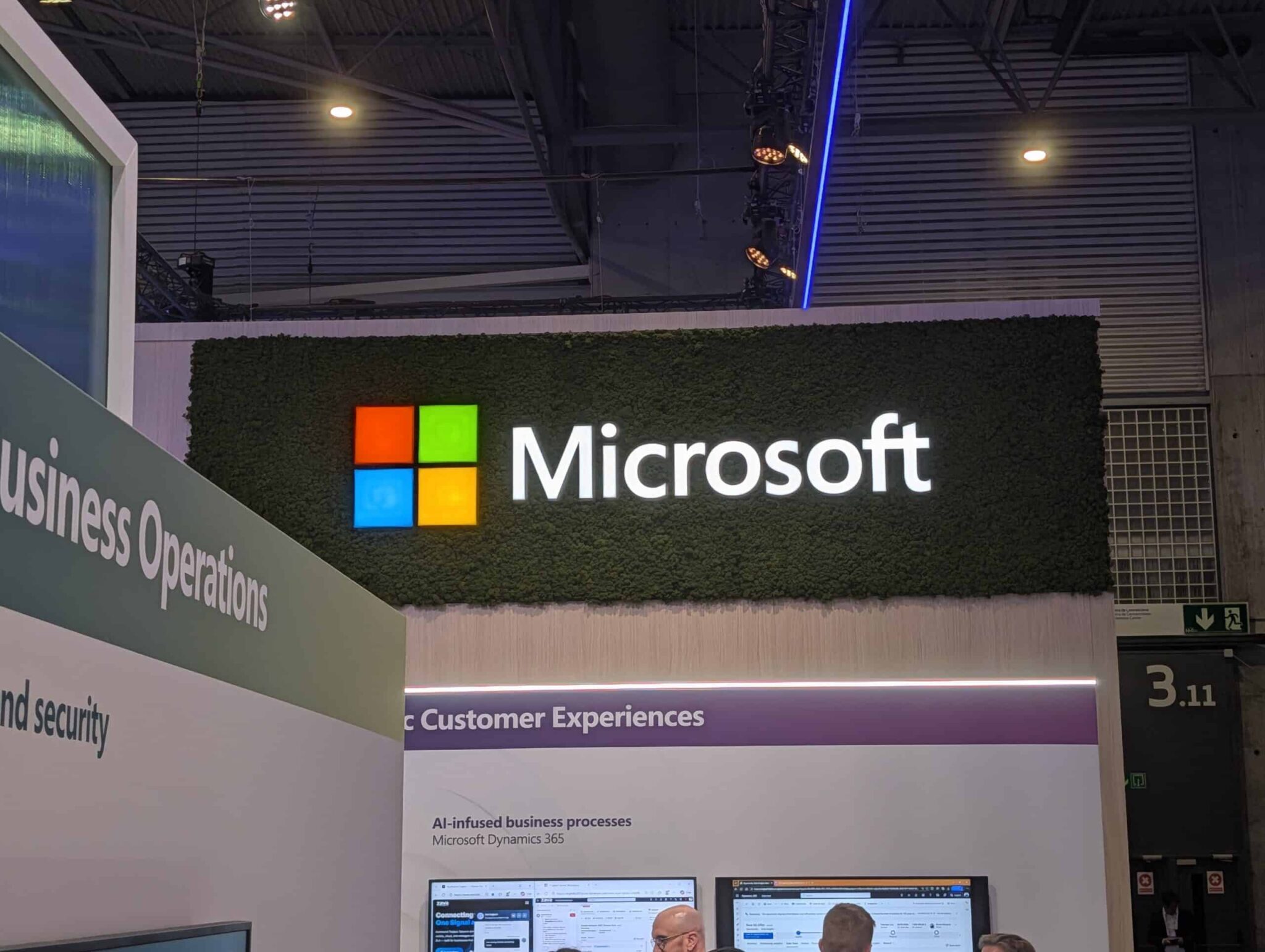 Microsoft expands Fabric with Database Hub and SQL migration assistant ...